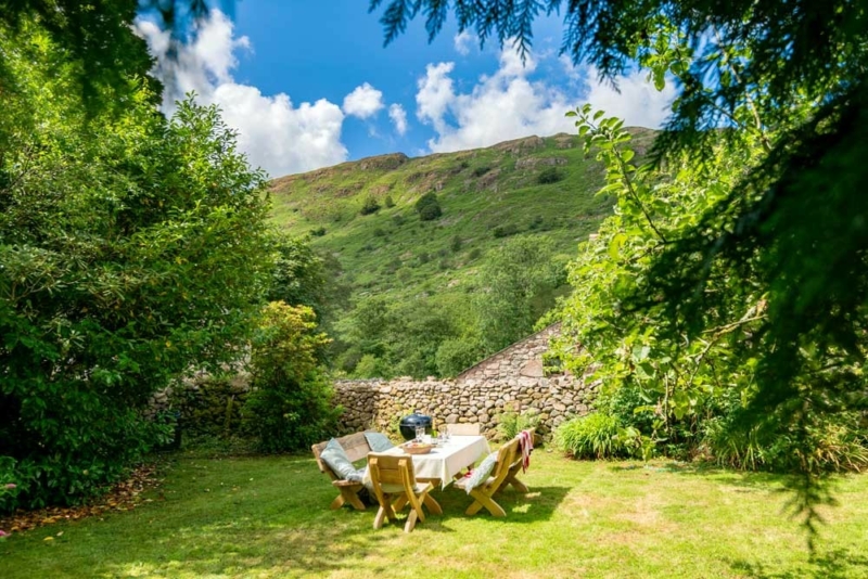 Chill in the Farmhouse garden and soak up the fell views. - Bridge End ...